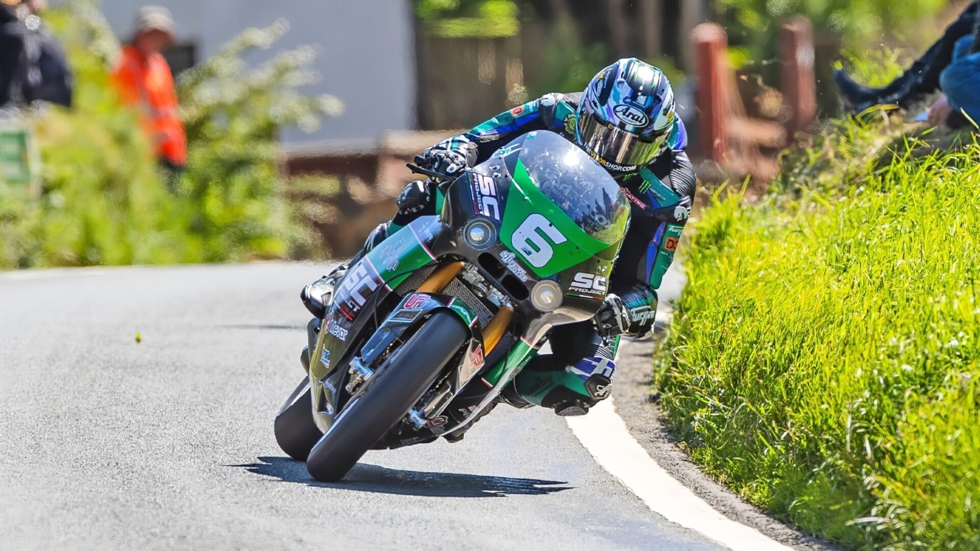 Michael Dunlop gewinnt das Entire Cover Supertwin TT Rennen 2 ...