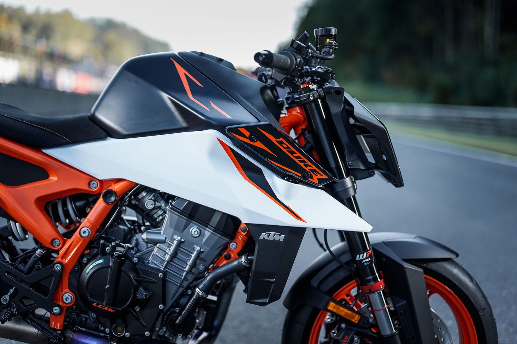 The KTM 990 DUKE R 2025 - Technically mature and ready for the road and ...